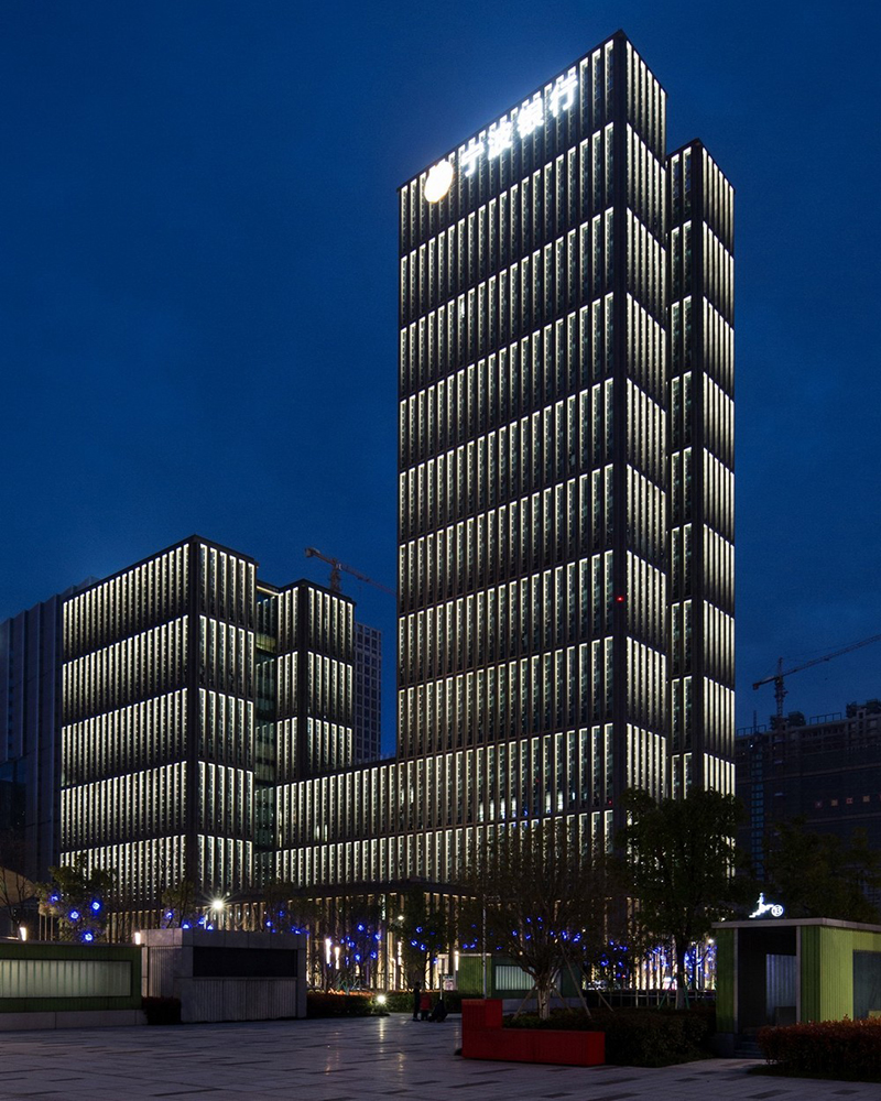 Bank Media Facade Lighting Illumination Project - Buy media led lights ...